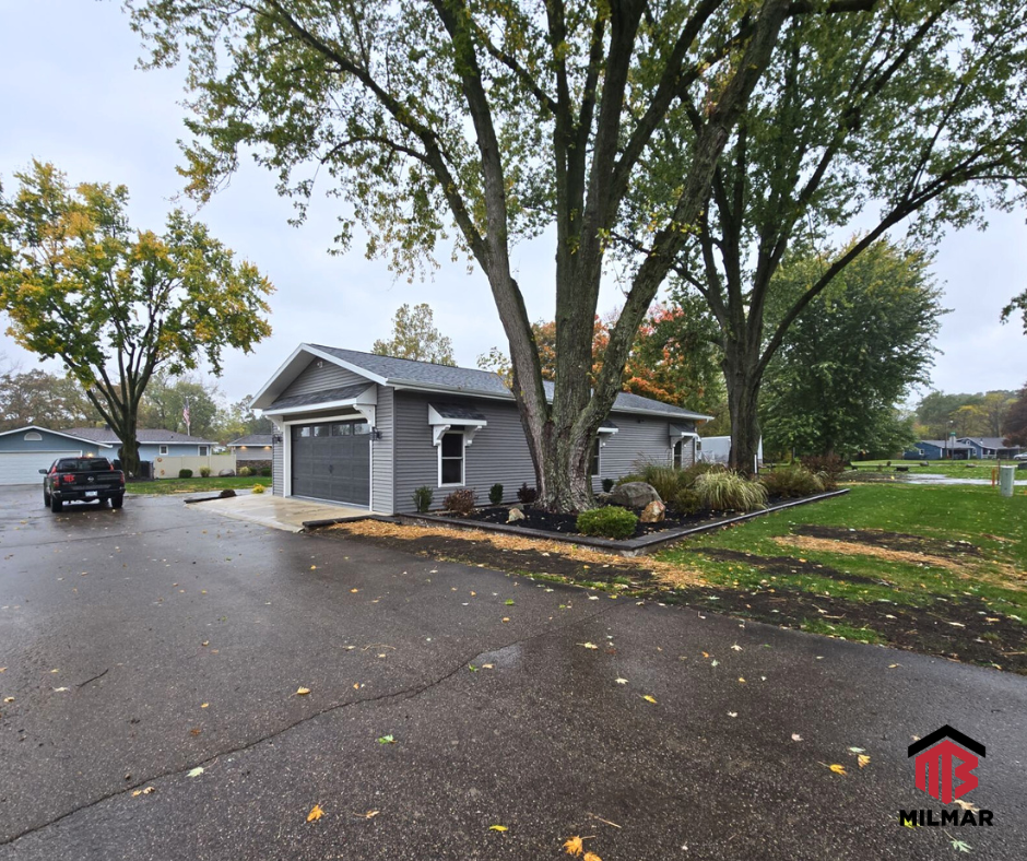 Detached Garage Vinyl Siding and Shingles Building
